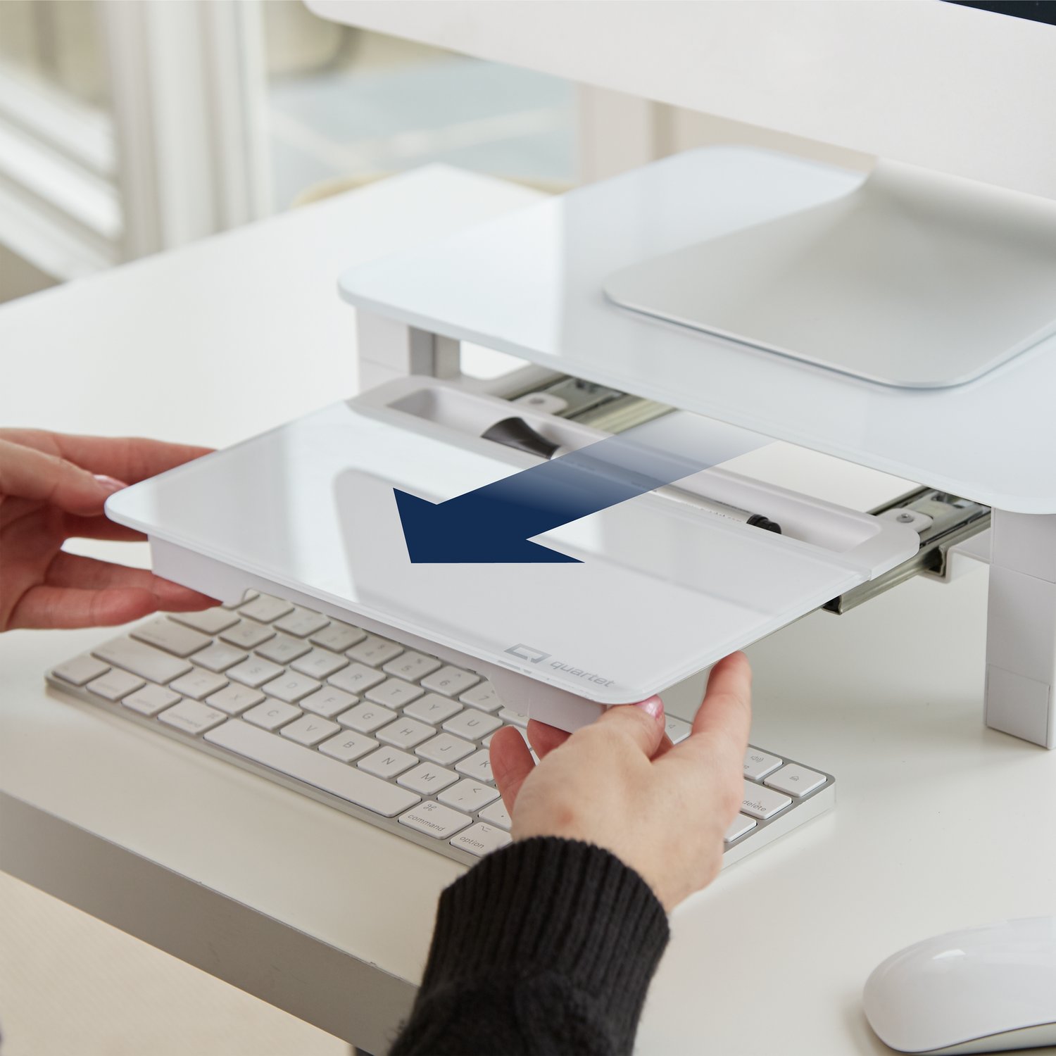 Quartet® Desktop Glass™ Monitor Riser - ACCO Canada