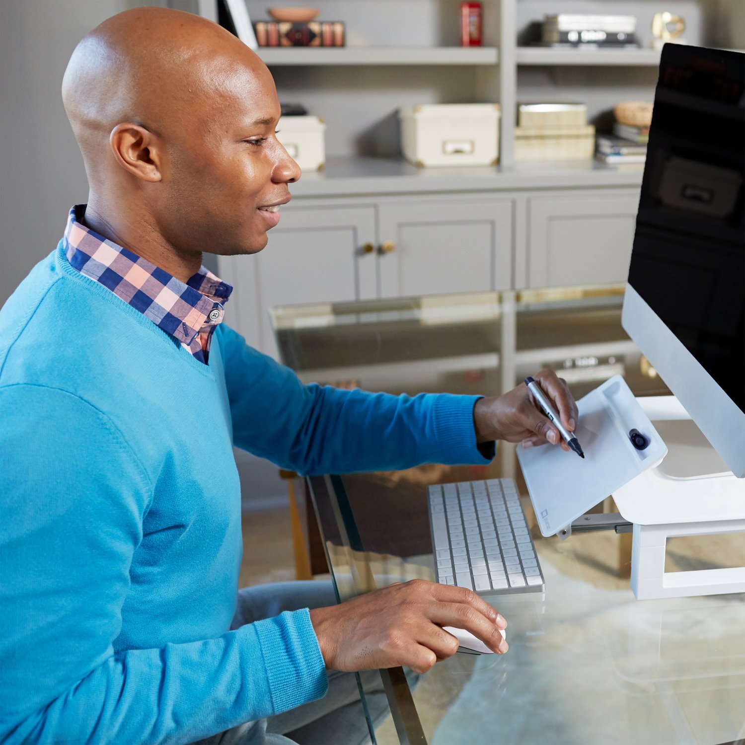 Quartet® Desktop Glass™ Monitor Riser - ACCO Canada